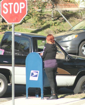 Amazing Pictures of Mail Theft in Progress – Norbert Haupt